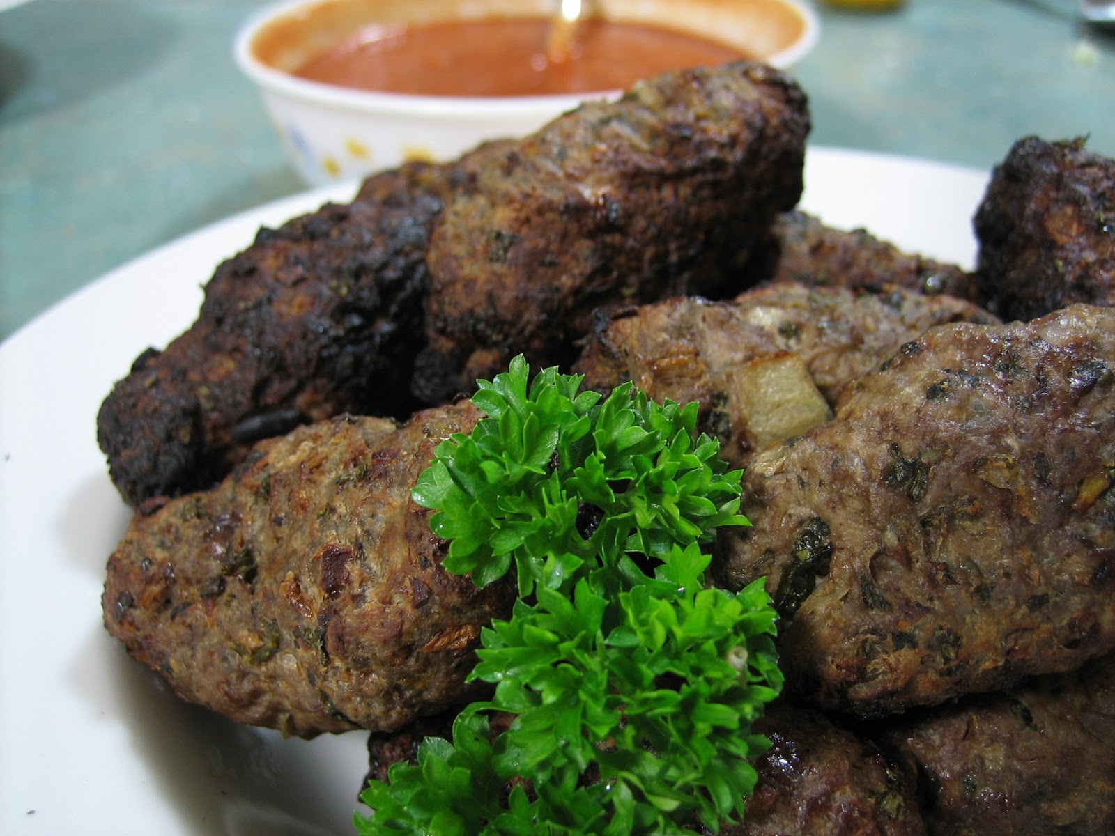 Dyna's Egyptian Cooking: Meatballs in tomato sauce كفتة بالدمعة Kofta ...