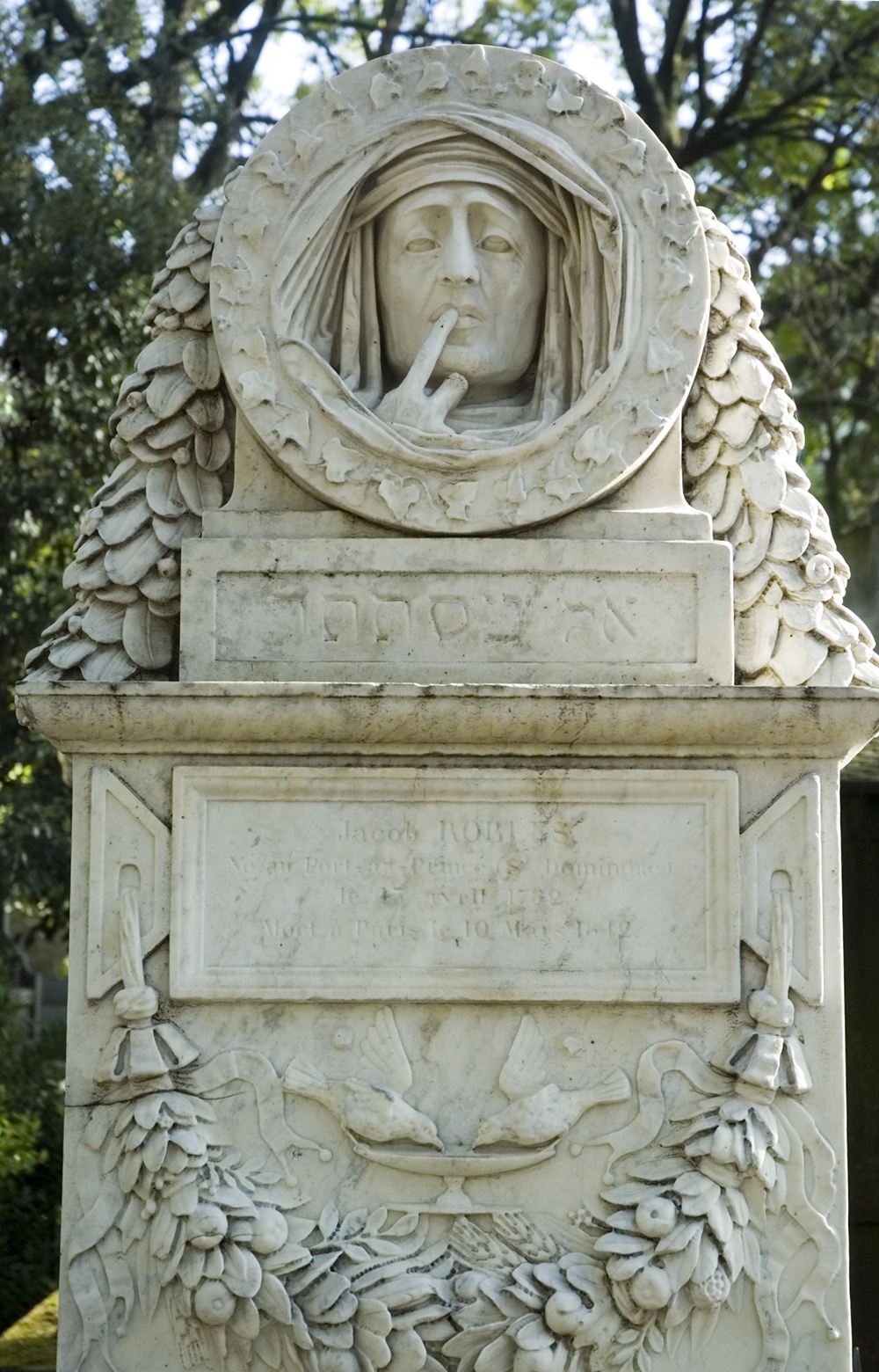 Paris Cemeteries: Jacob Robles - division 7 in Pere-Lachaise then and now