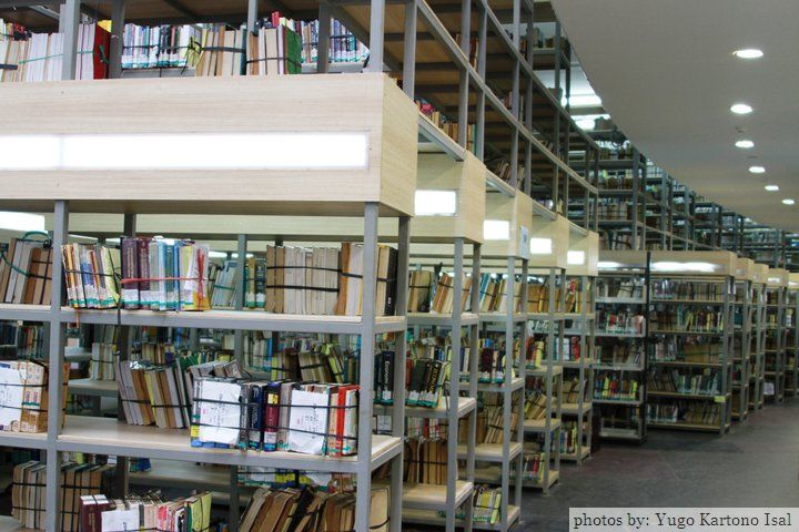 Whatever !: KRITIK ARSITEKTUR - PERPUSTAKAAN UNIVERSITAS INDONESIA