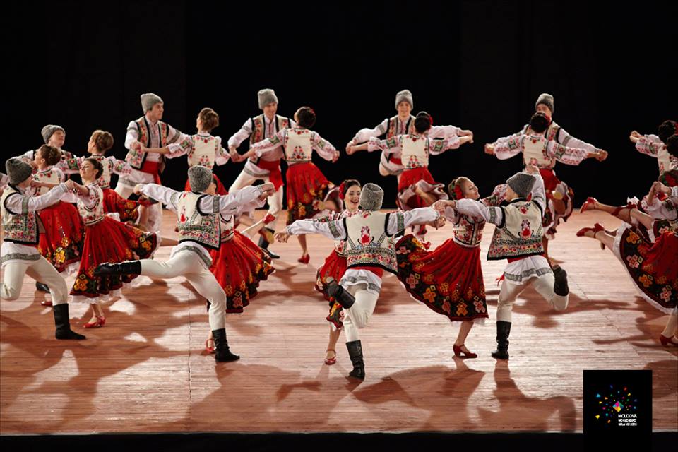 Ansamblu de dansuri populare "Joc"