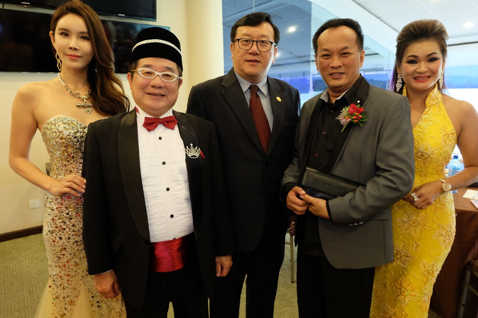 Kee Hua Chee Live!: PART 1---MISS AND MRS ASIA NOBLE QUEEN ...