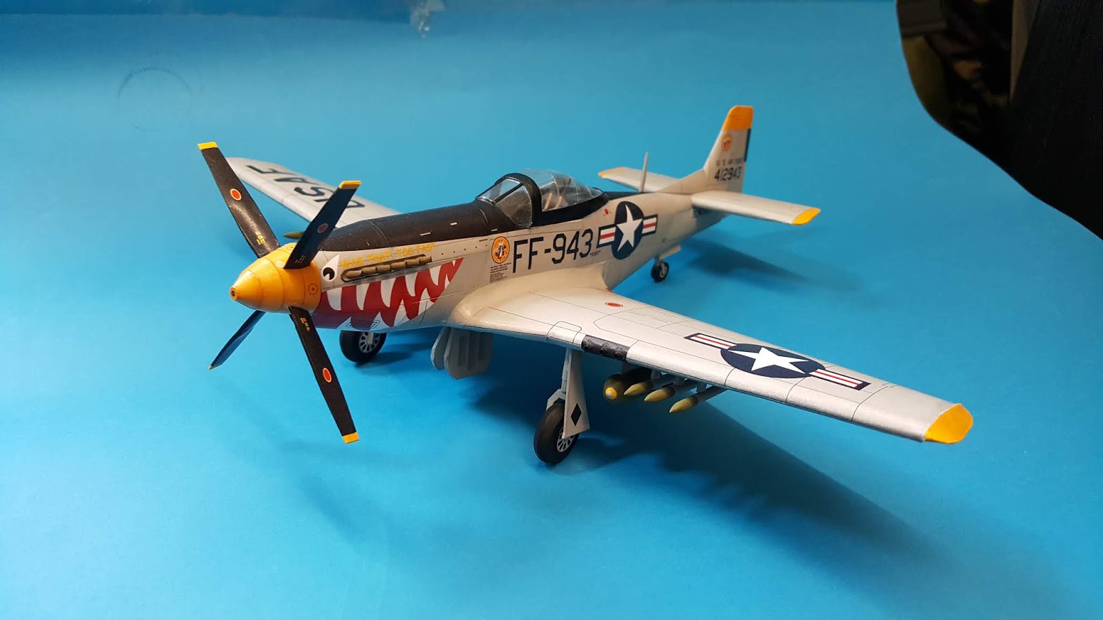 Paper and Card Models: P51 Mustang from Paper-Replika.com