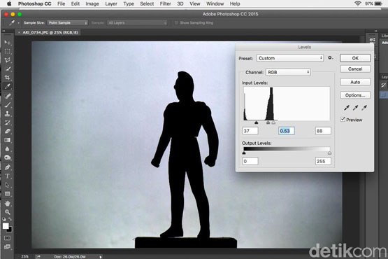 Membangun Siluet Foto dengan Latar Monitor PC - Tips Fotografi