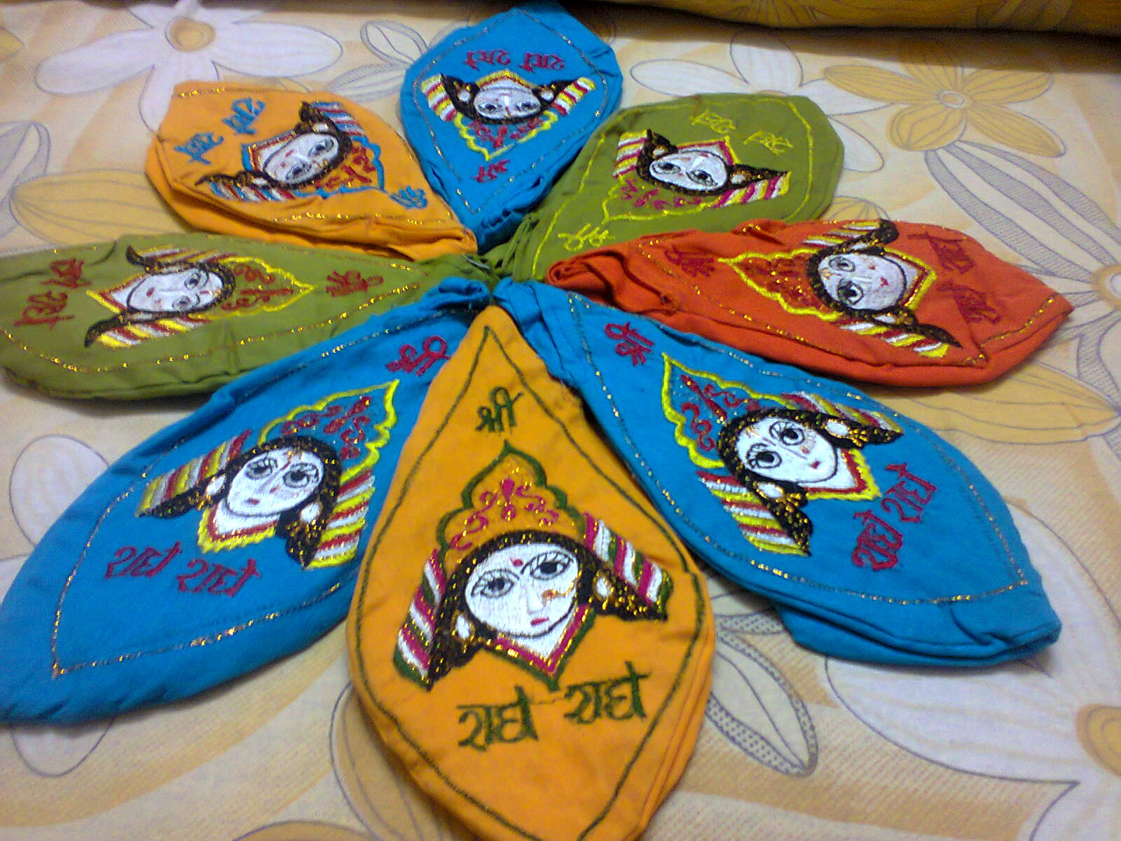 Hare Krishna Foundation: Chanting Bags,Tulasi Japa Mala ,Tulasi Kanthi ...