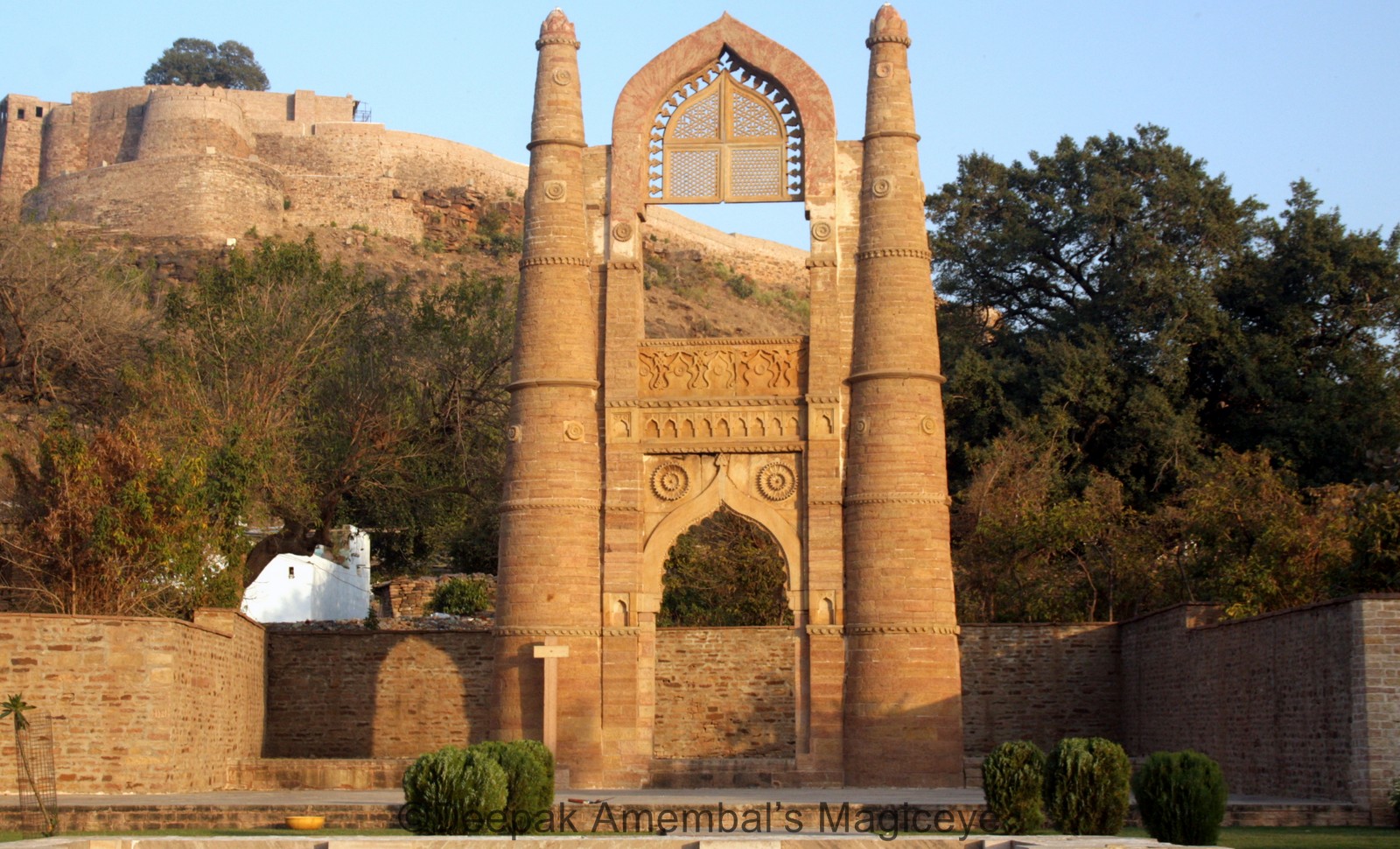 Travel magic: What is Chanderi in Madhya Pradesh famous for?