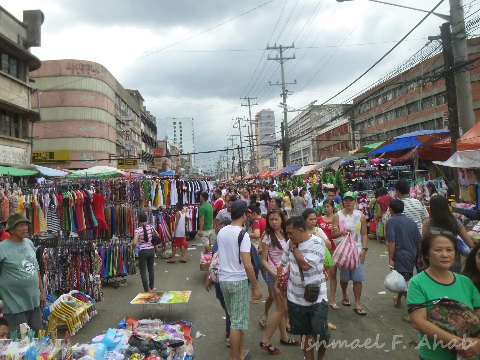 Frenzy Christmas Shopping in Divisoria |Filipino Sojourner