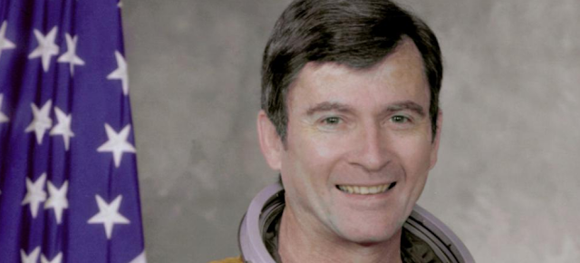 United States: Astronaut John Young, Pioneer of Spacewalk, Died at 87 ...