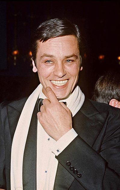 ALAIN DELON: SONRISAS Y RISAS SEDUCTORAS. SOURIRES SÉDUCTRICES.