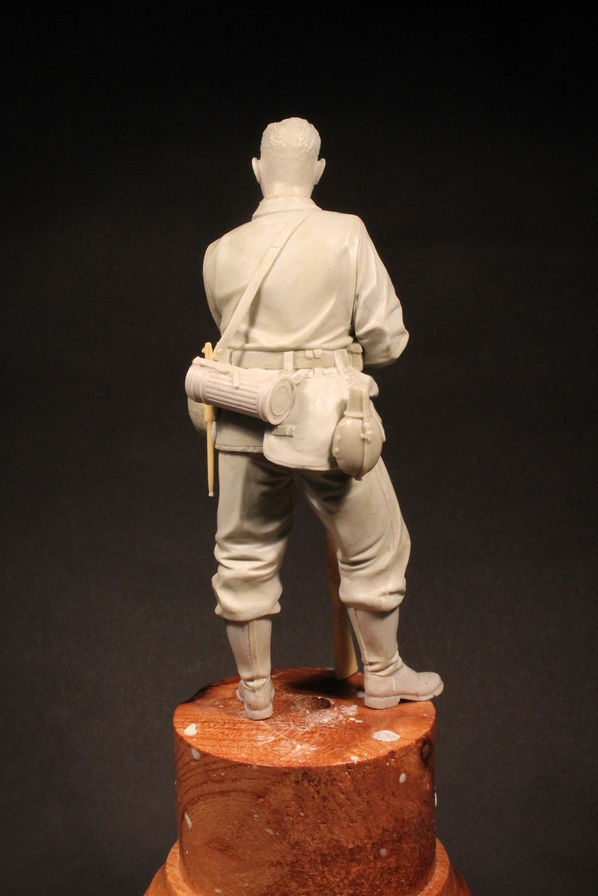 1/16 GERMAN GRENADIER ON EASTERN FRONT | planetFigure | Miniatures