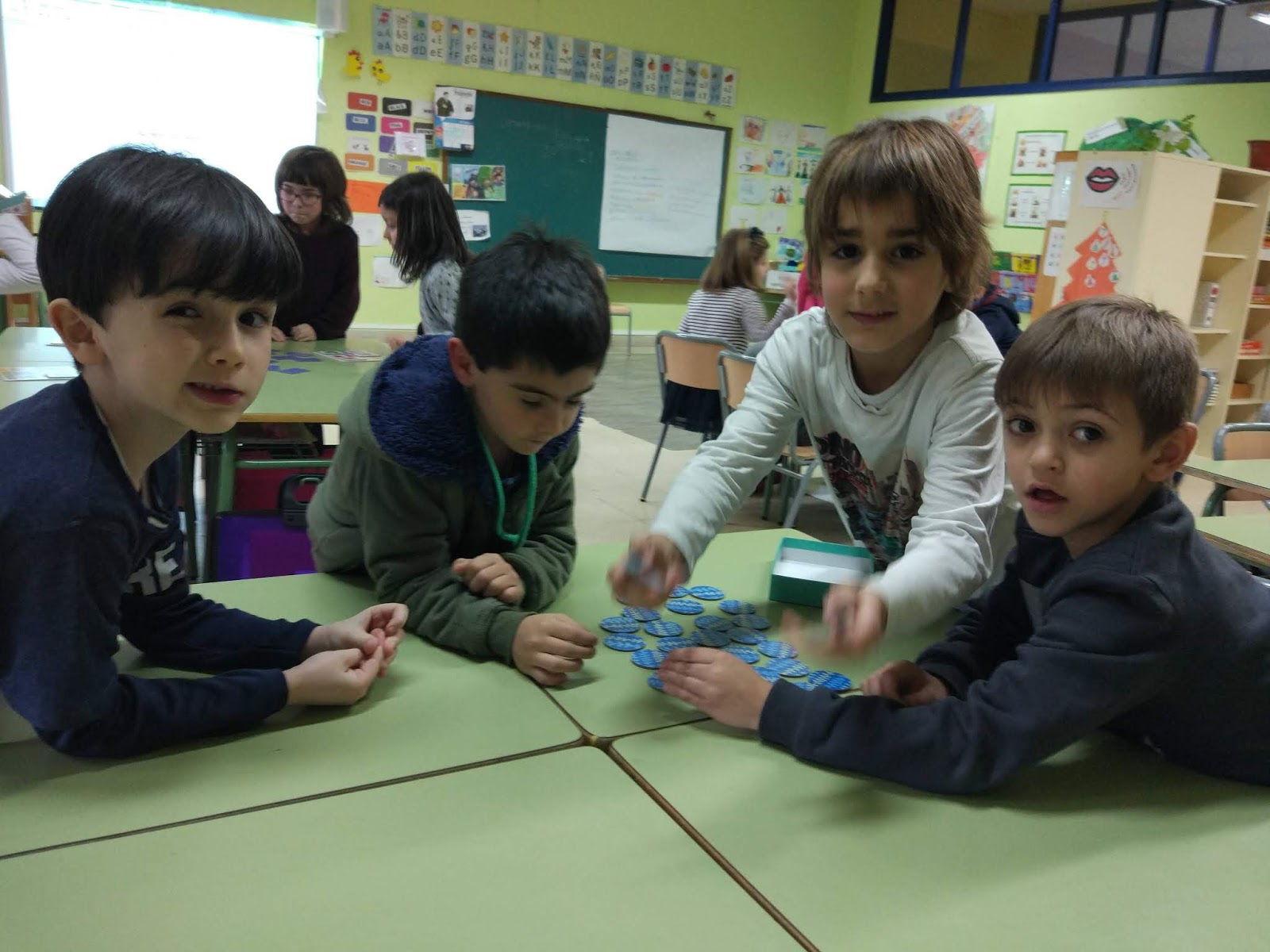 .: Playing different games helps to learn English!!