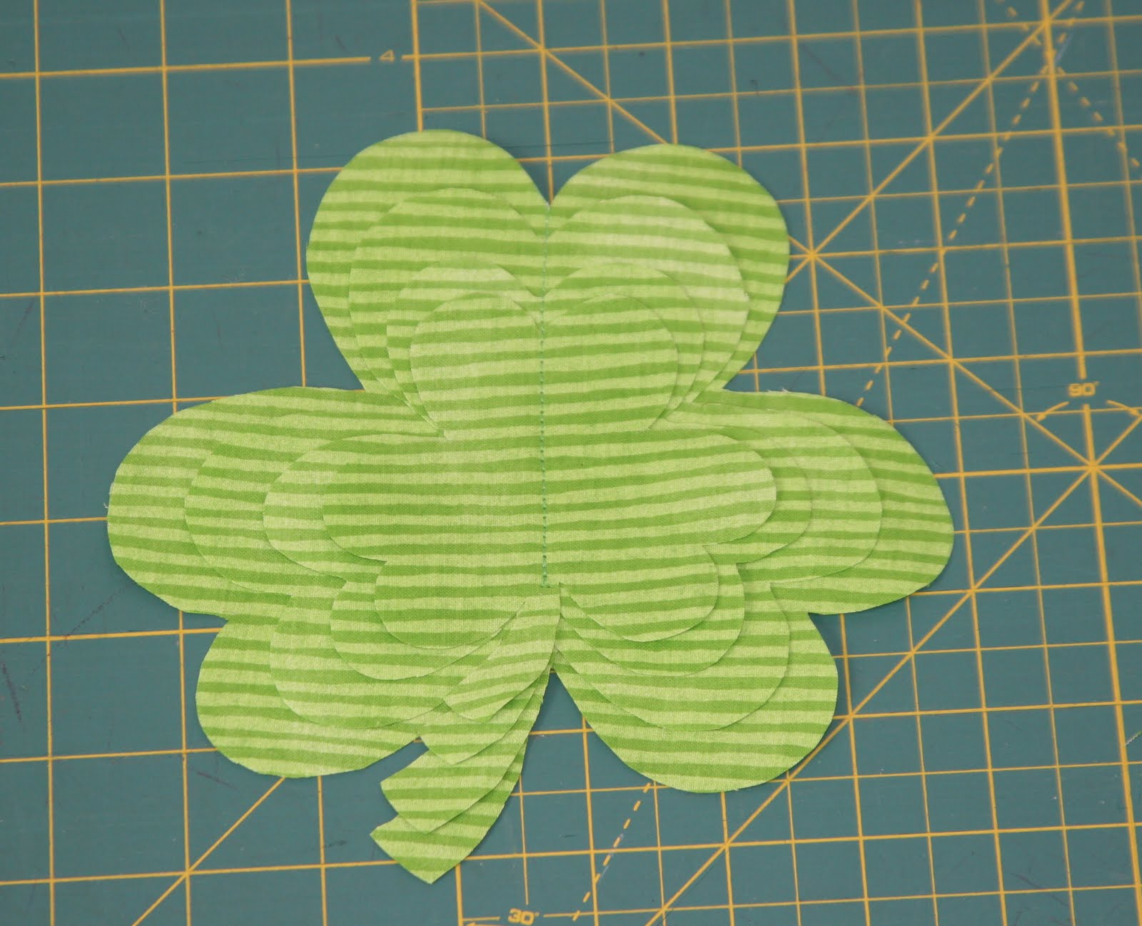 Punkie Pie's Place ...: Fabric Shamrocks {Tutorial}