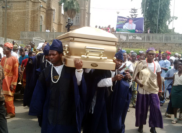 NAIRA NAIJA NEWS - NIGERIA: Exclusive Photos From The Burial Ceremony ...