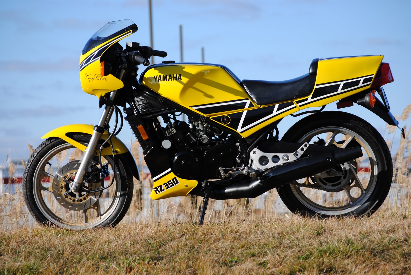 RZ 350 Stock Original Kenny Roberts - RocketGarage - Cafe Racer Magazine