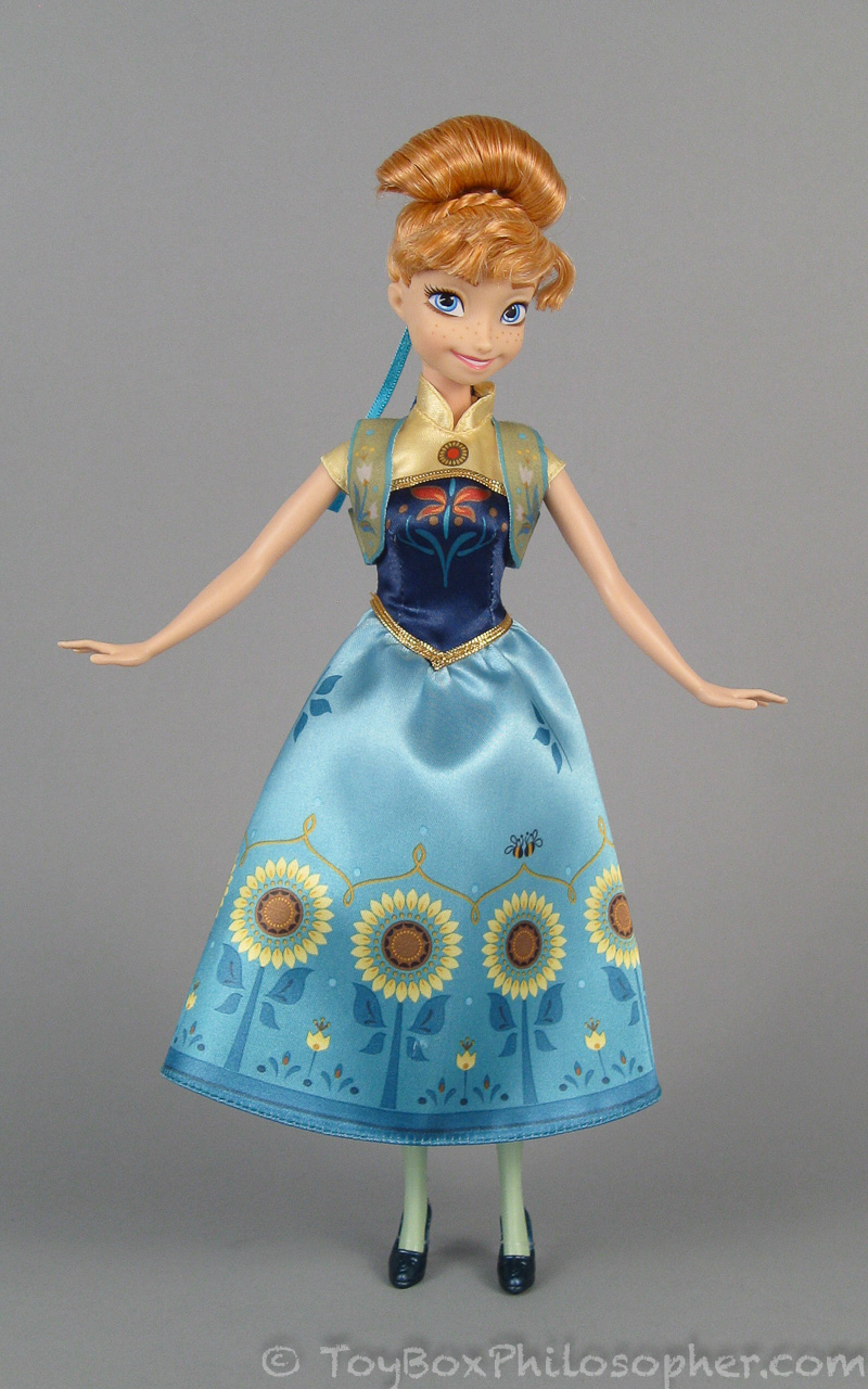 "Frozen Fever" Anna and Elsa Dolls--A Comparison Review! | The Toy Box ...
