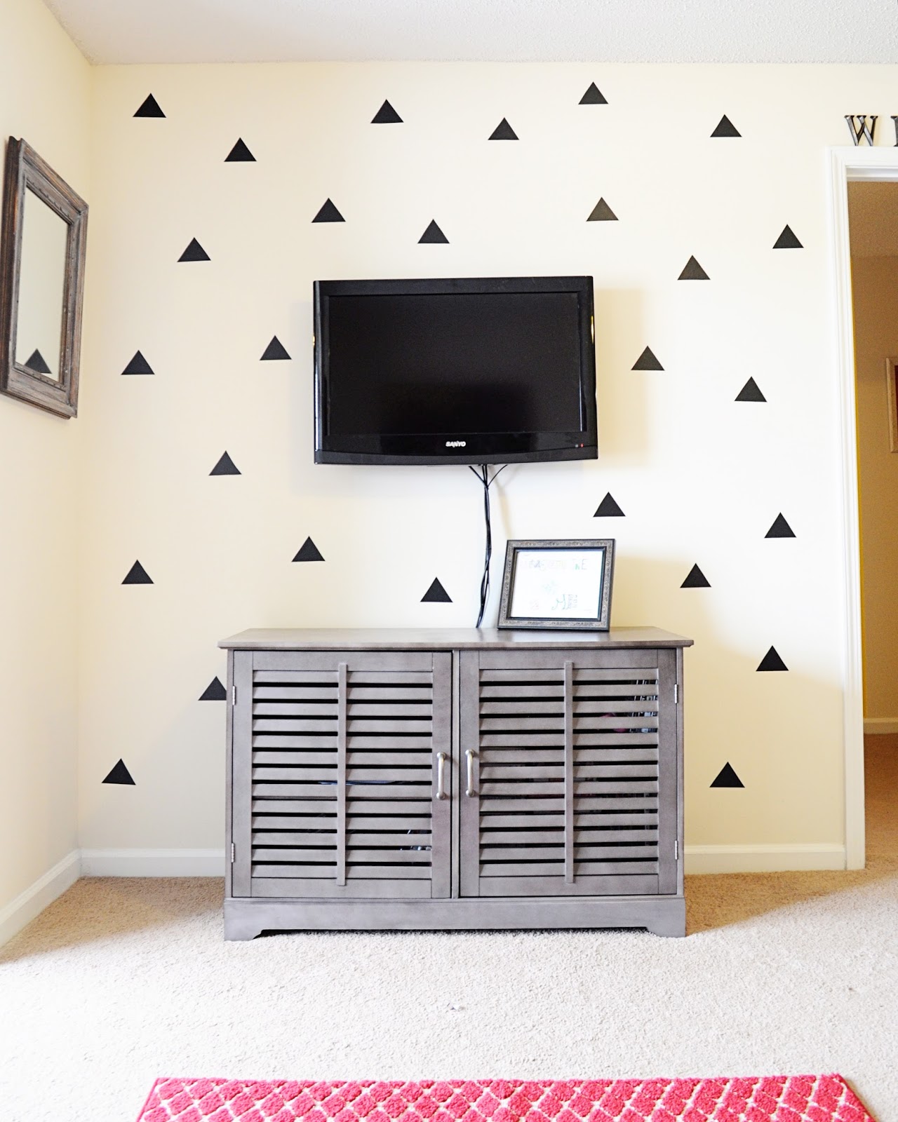 Little Sloth: DIY | Triangle Statement Wall