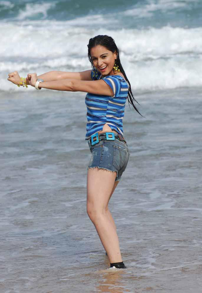 Actress Surabhi Expose In Thunder Thighs Actressmail