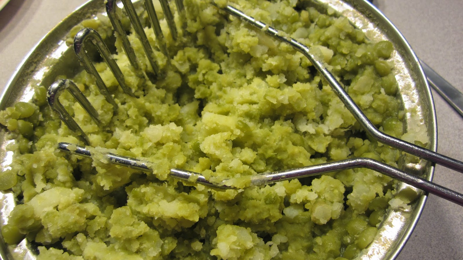 Effortnesslessly: Split Pea and Potato Pirozhki