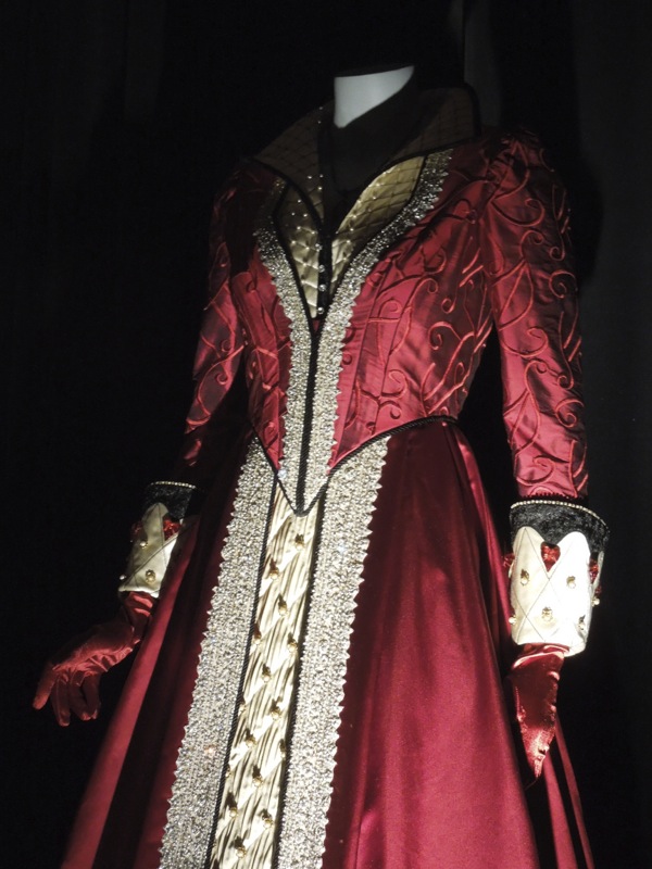 Hollywood Movie Costumes and Props: Fairytale costumes from Once Upon a ...