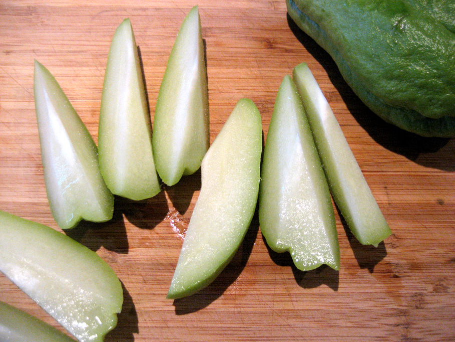 jelly, peaches and ice-cream: Roasted Chokos in Garlic Cream Sauce