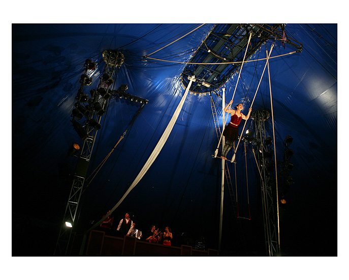 l'oeil en marche: magie de l'acrobatie !! pyramides et saltos