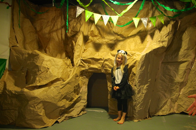 Life Sprinkled With Glitter: Safari Theme Party~ Cardboard Cave