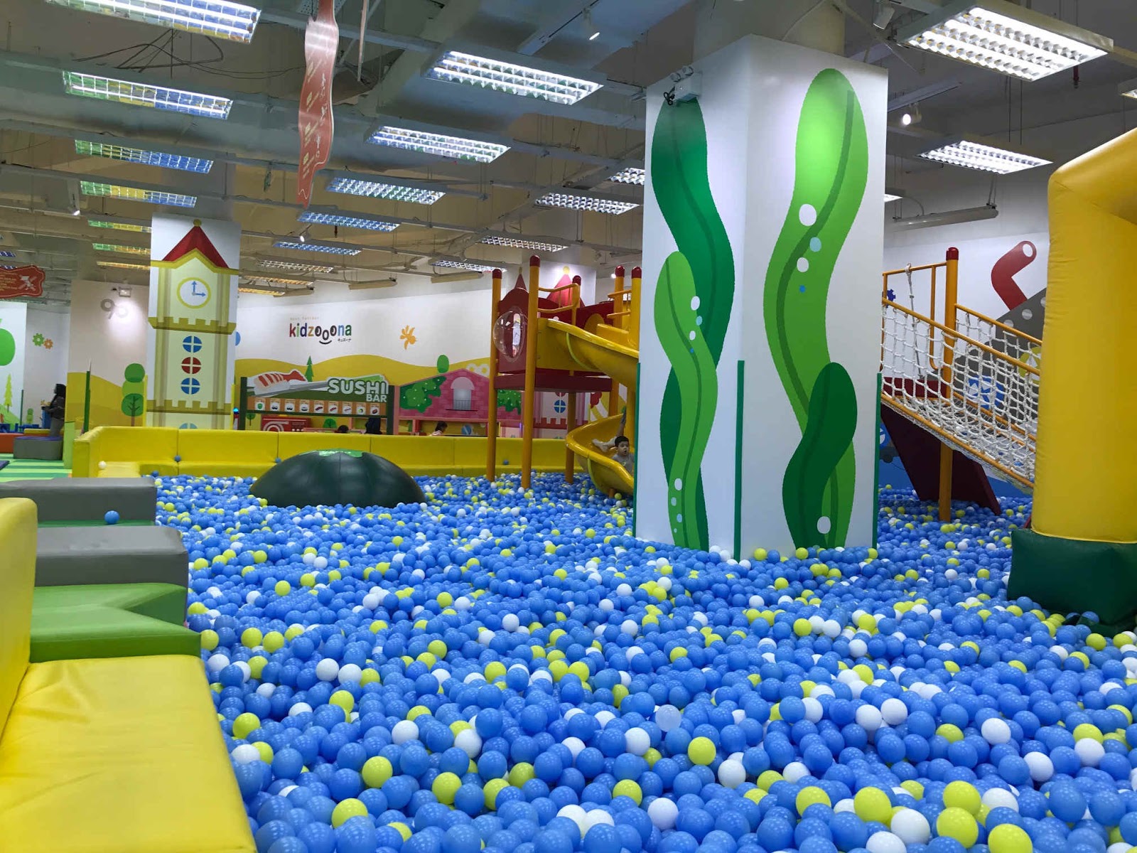 Bermain di Kidzooona Lippo Mall Kemang Jakarta Selatan | Puput Se