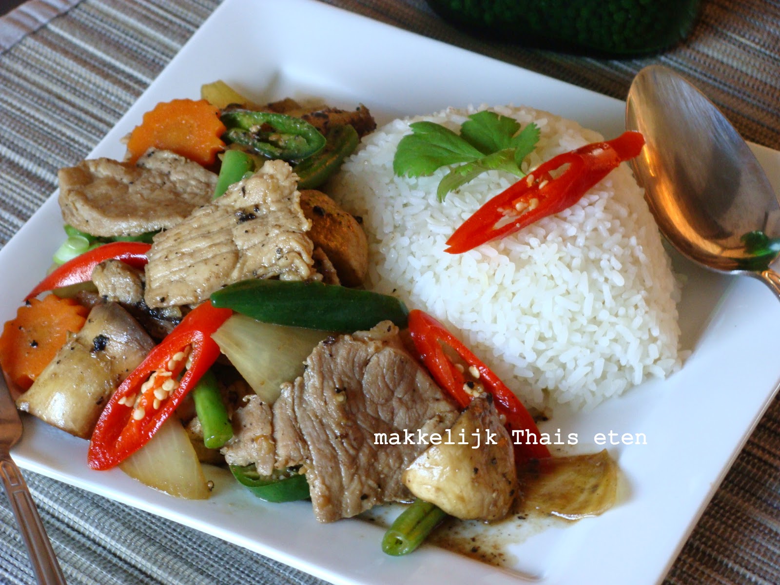 Makkelijk Thais eten..."Simple Thai Food"...อาหารไทยง่ายๆ: Mhoo Phad ...