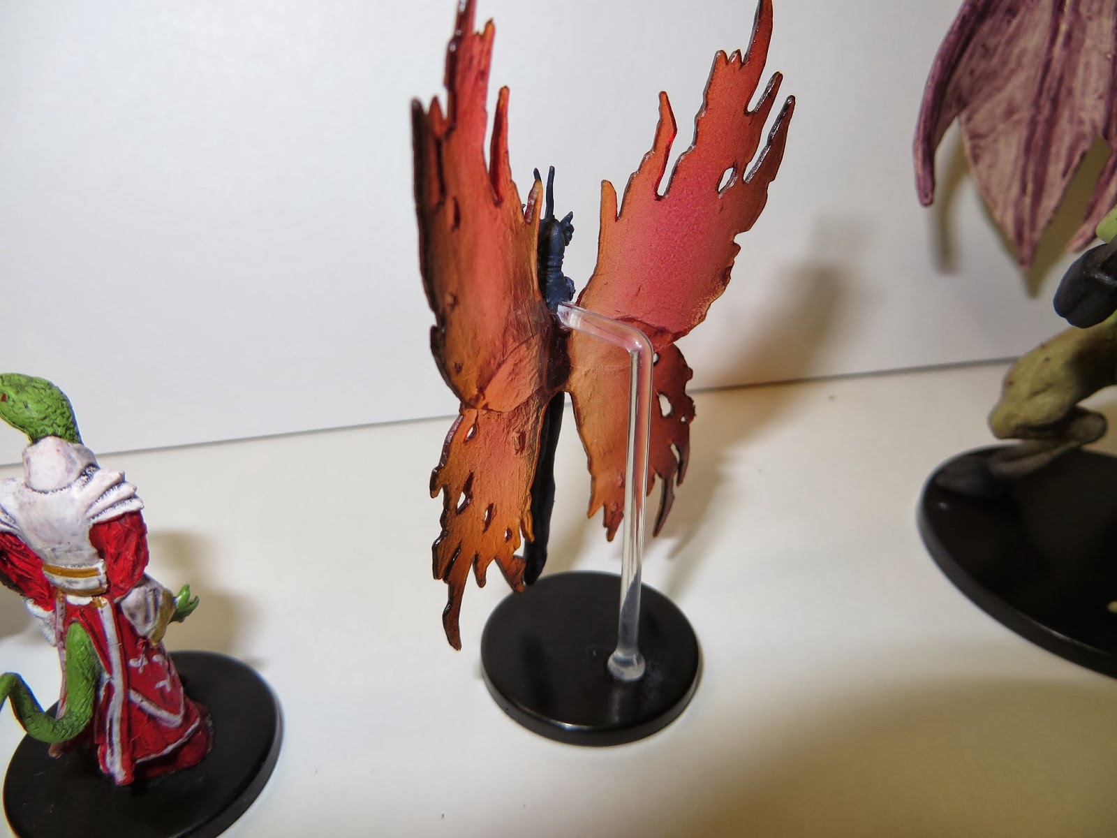 Real Minis: Pathfinder Battles wizkids Legends of Golarian in hand review