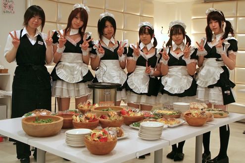 otaku den: Maid café : let's talk about maid cafe
