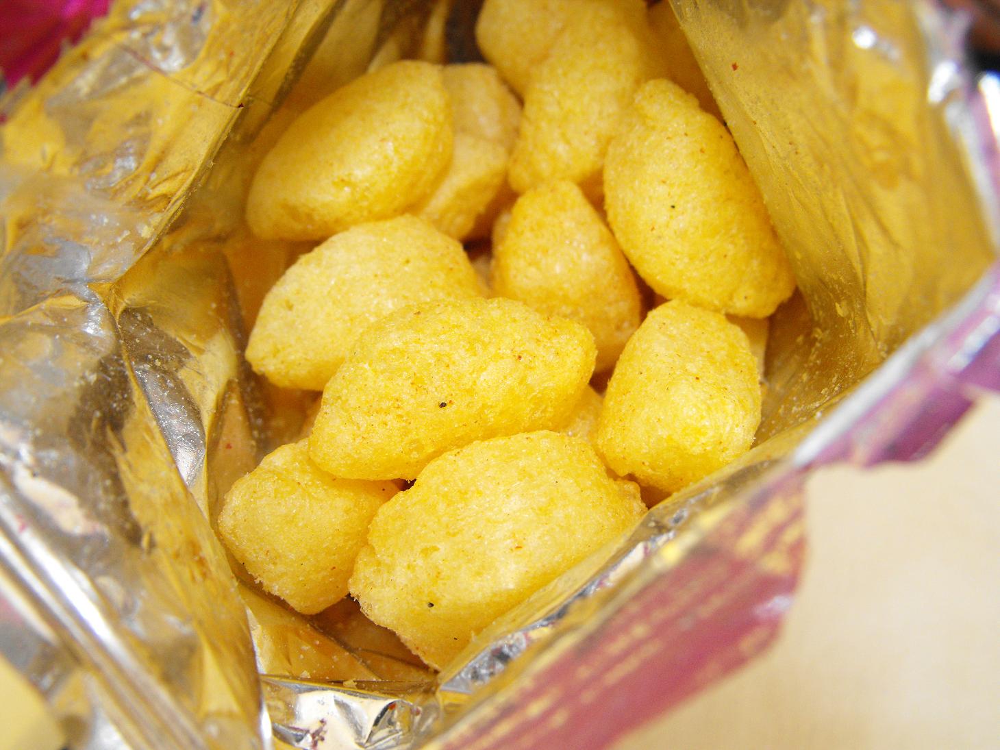 Hot Chicks Eatin' Spicy Chips: Snack #211- Perri Hot Lips Nice ‘N ...