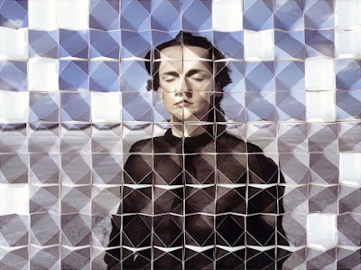 The Delights of Seeing: A Photograph as a 3 Dimensional Object