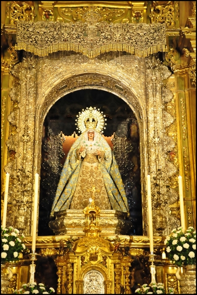 LA MACARENA CON MANTO AZUL "PURÍSIMA" : PASIÓN EN LA DISTANCIA