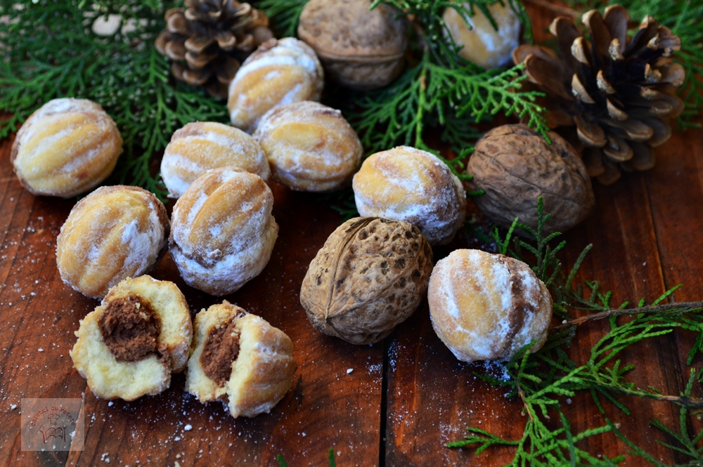 Nuci umplute cu crema - CAIETUL CU RETETE