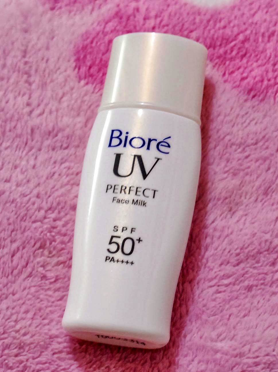 Peachy Pink Sisters: Review : Biore UV Perfect Face Milk