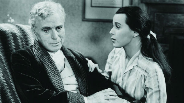 COPPELIA -PASAREA SPIN: Luminile rampei- emotionant, actiunea are loc ...