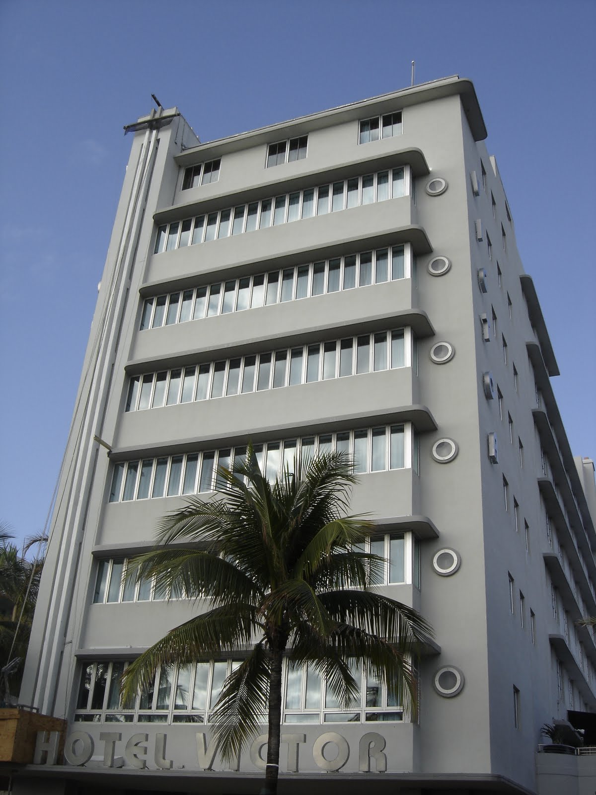 Places To Go, Buildings To See: Hotel Victor - Miami Beach, Florida