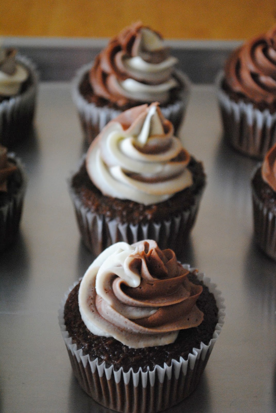 Juli Jacklin's Cupcakes: Extra Cupcakes Extra Frosting