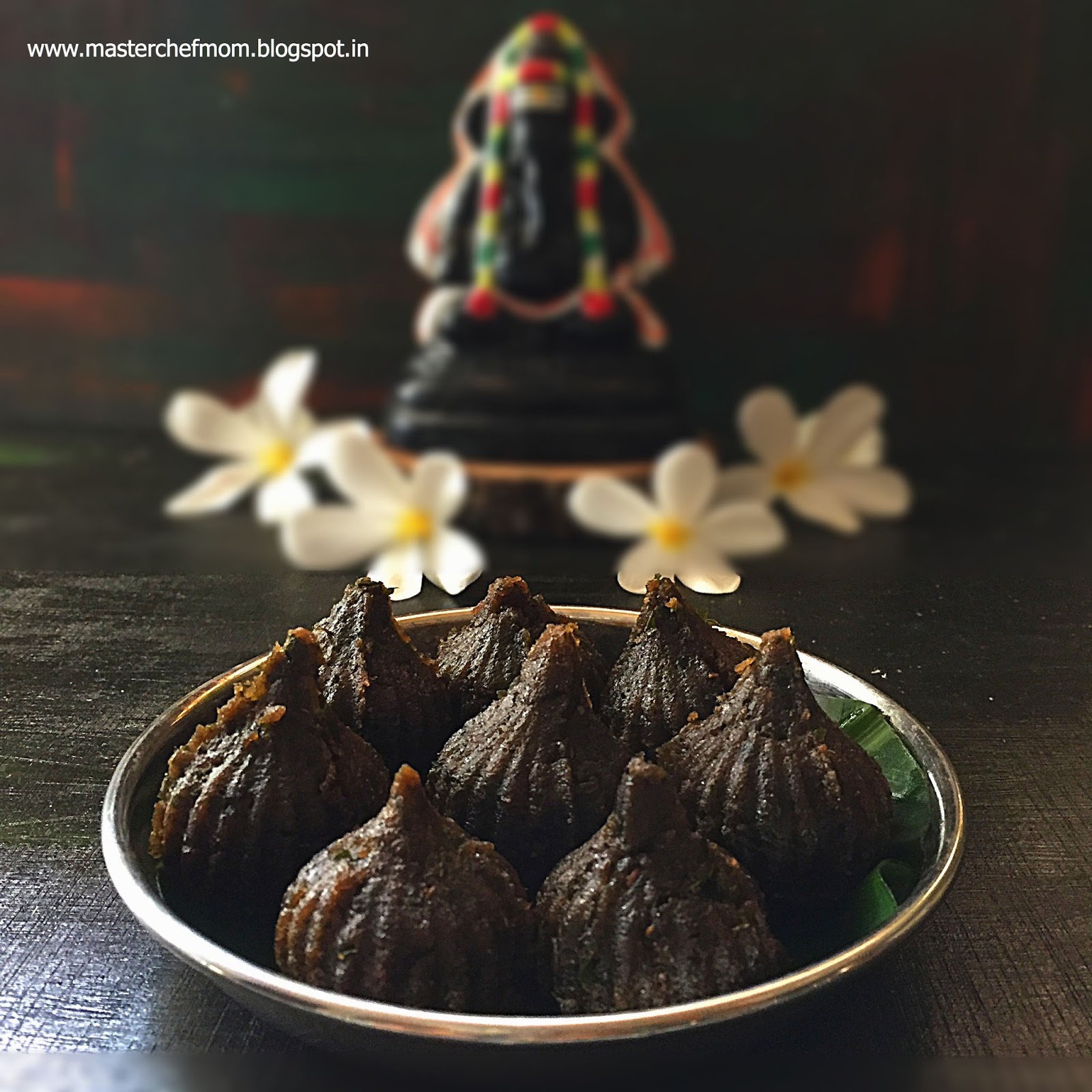 MASTERCHEFMOM: Village Style Karupatti Karuvepillai Kozhukattai | Curry ...