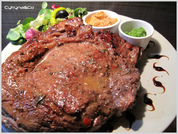 STEK Z ROSTBEFU W CZERWONYM WINIE I ROZMARYNIE - Cytryna & Co.