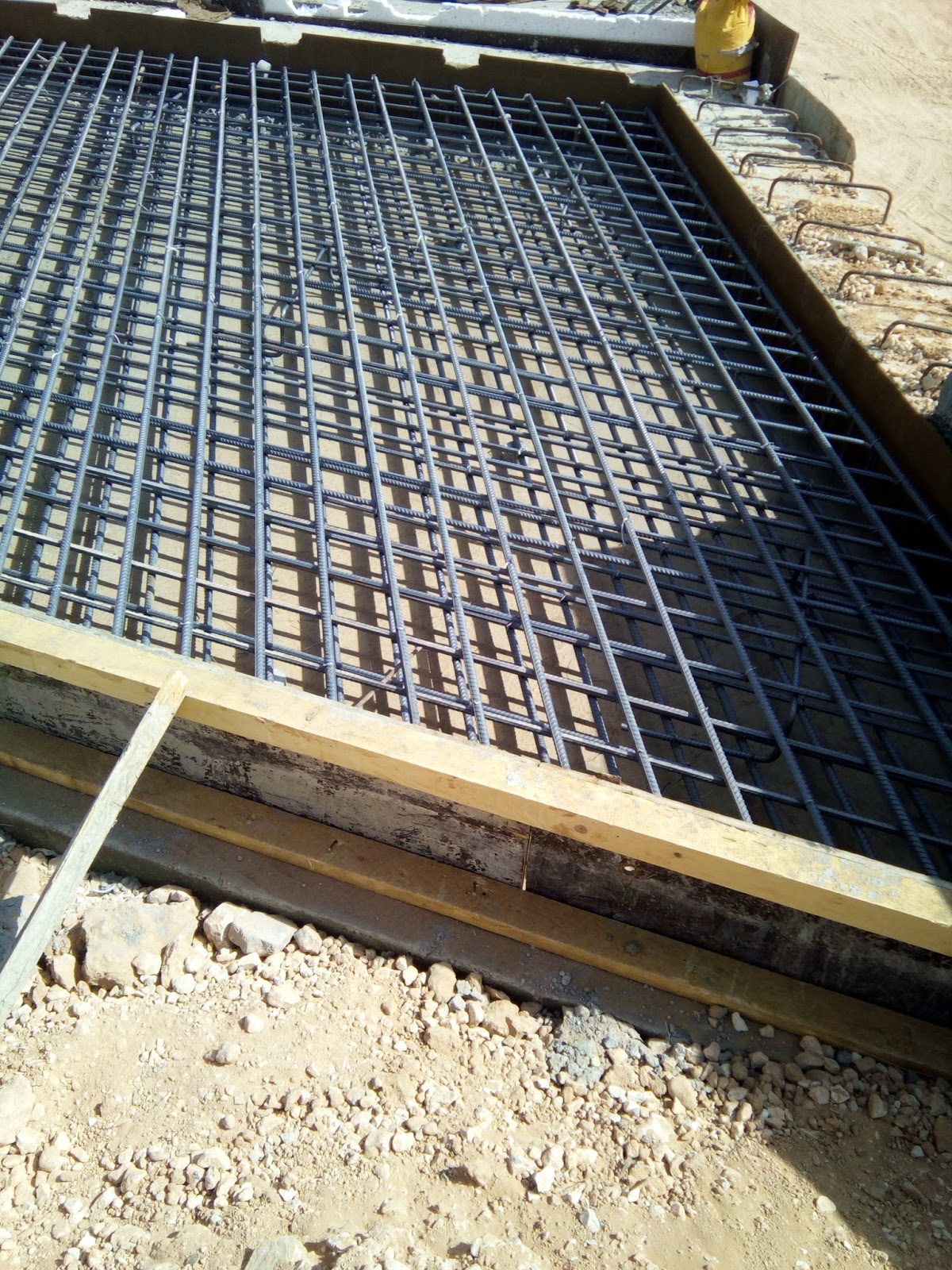 الهندسي : apron slab امتداد بلاطة سطح الجسر