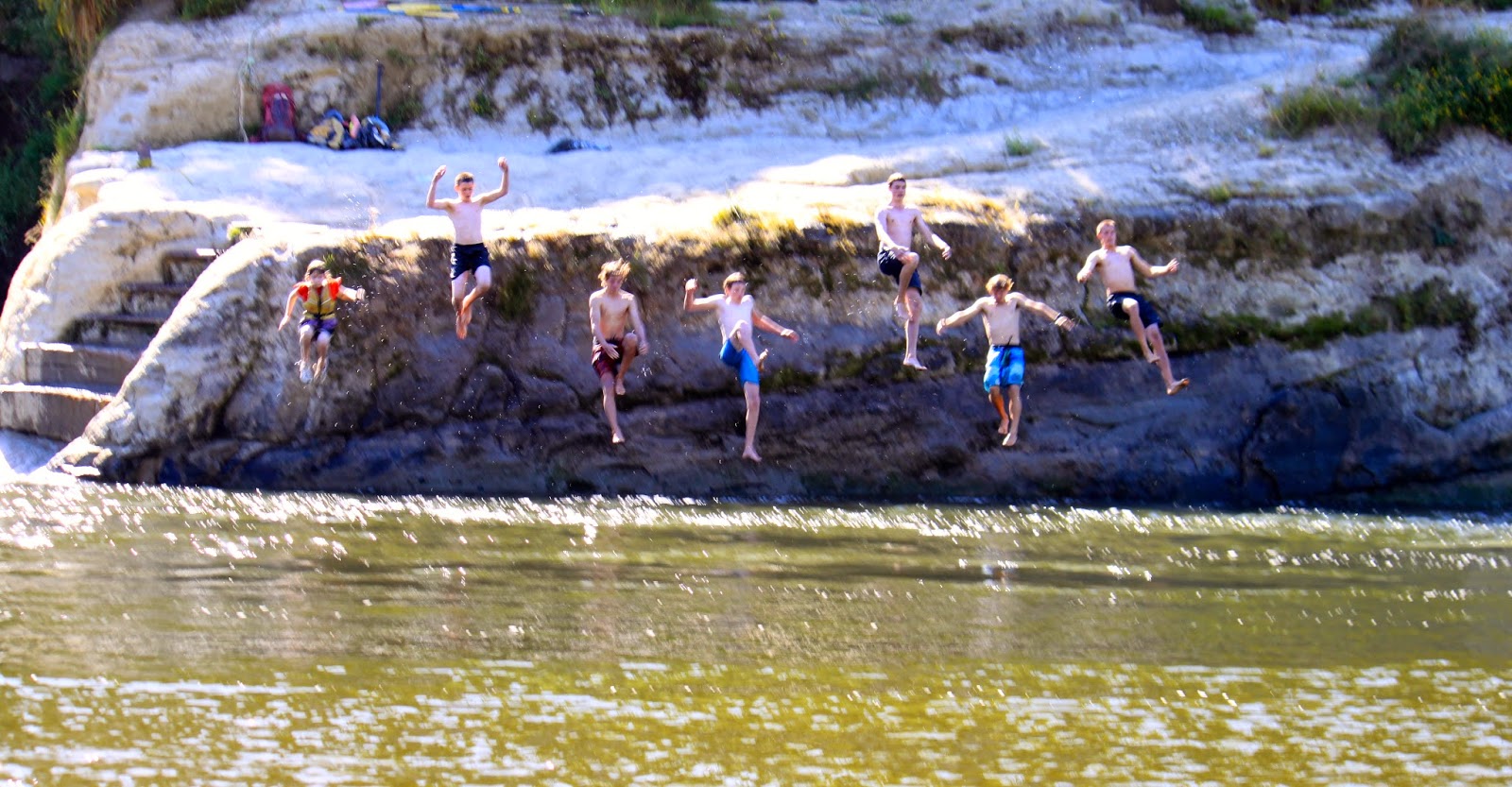 Pics of the Week: How to "Pop a Manu" and The Great Divorce