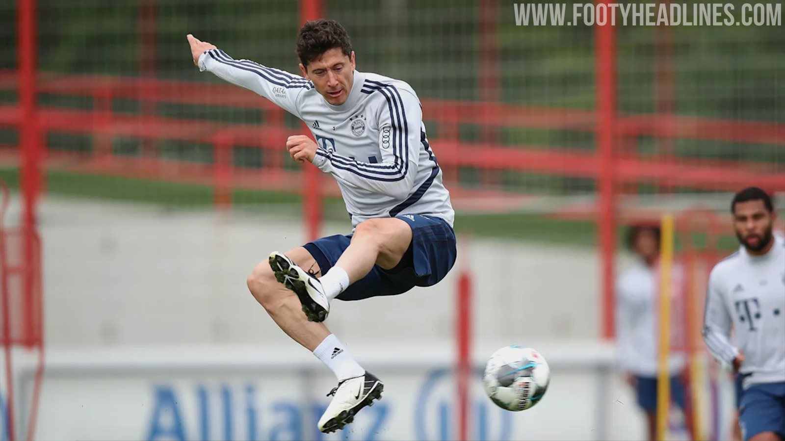 Lewandowski Trains In 'Future DNA' Nike Phantom Venom Boots - Footy ...