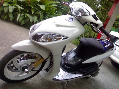 boobel: Yamaha Mio White Modification