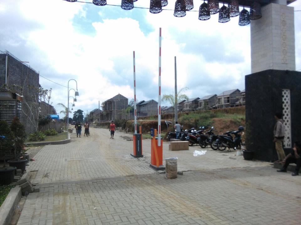 Pemasangan Portal Elektrik atau pintu palang parkir otomatis dengan ... Pemasangan Portal Elektrik atau pintu palang parkir otomatis dengan ...