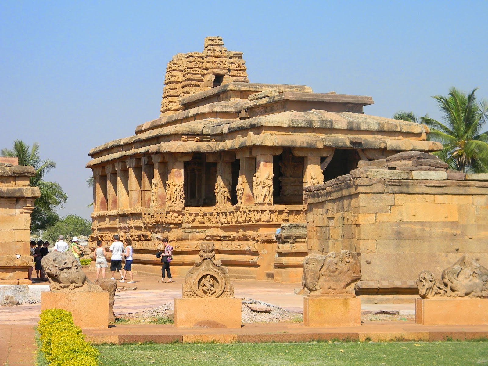 Aihole and Badami - Schools of the chalukya architects - Travel Blog ...