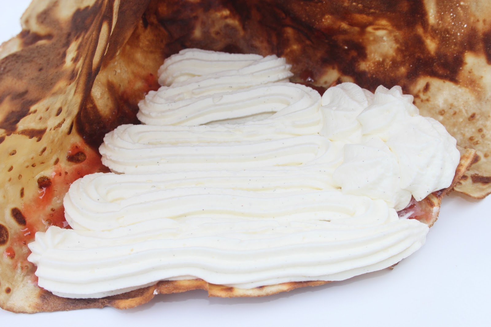 Crêpes Croustillantes aux Fraises et Chantilly - La cuisine de Bernard