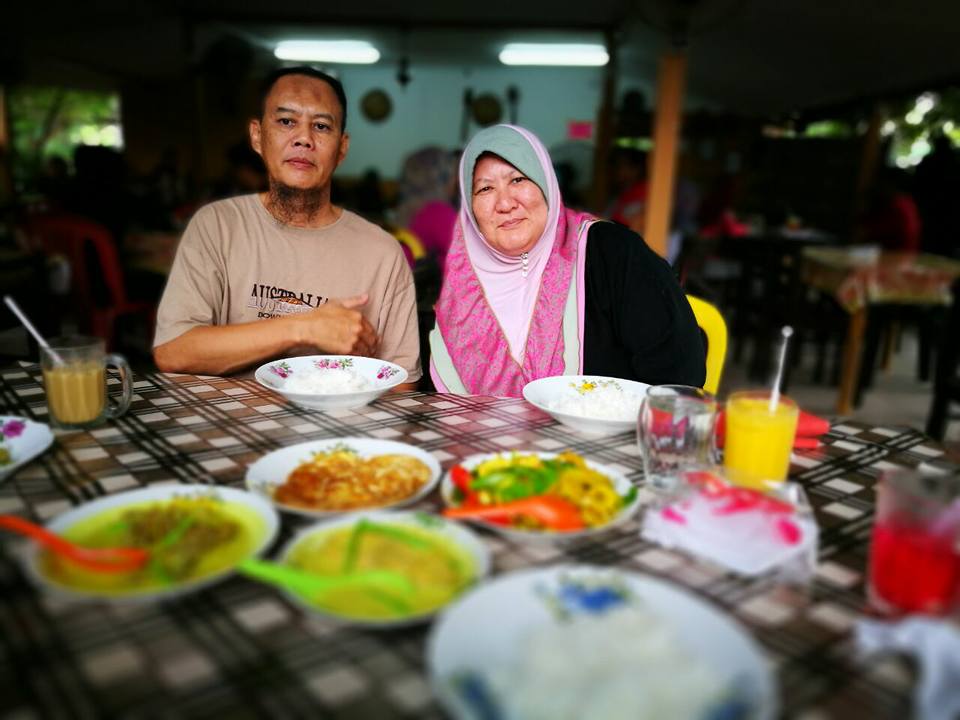 Tertunailah Hasrat Di Hati: JJCM- Watie Corner Kedai tepi Kubur Nilai ...