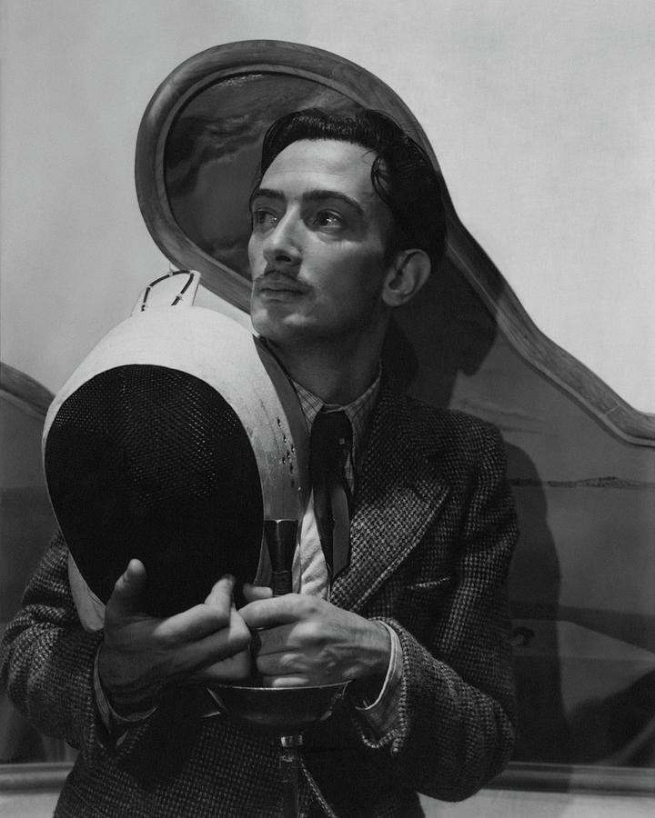 Salvador Dalí : Biography - Mind Philosopher