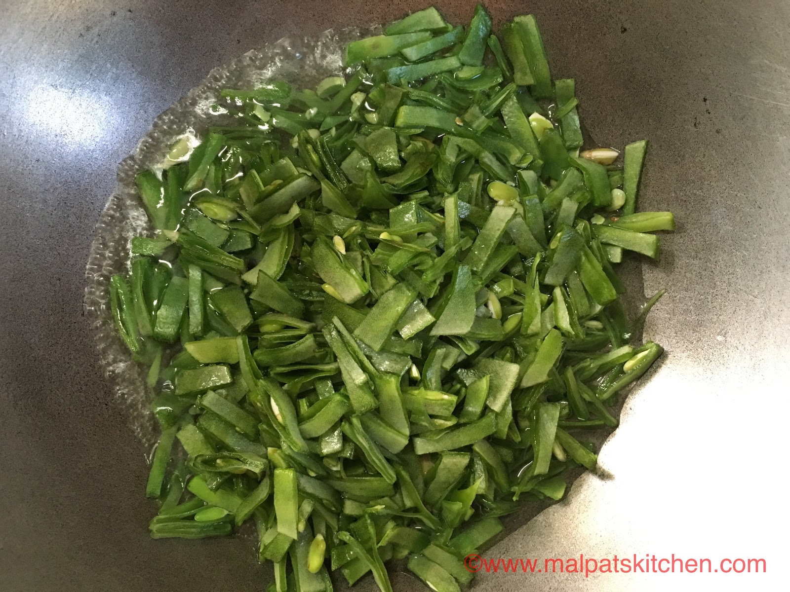 SIMPLE AVARAKKAI CURRY, how to make a simple broad beans curry ...