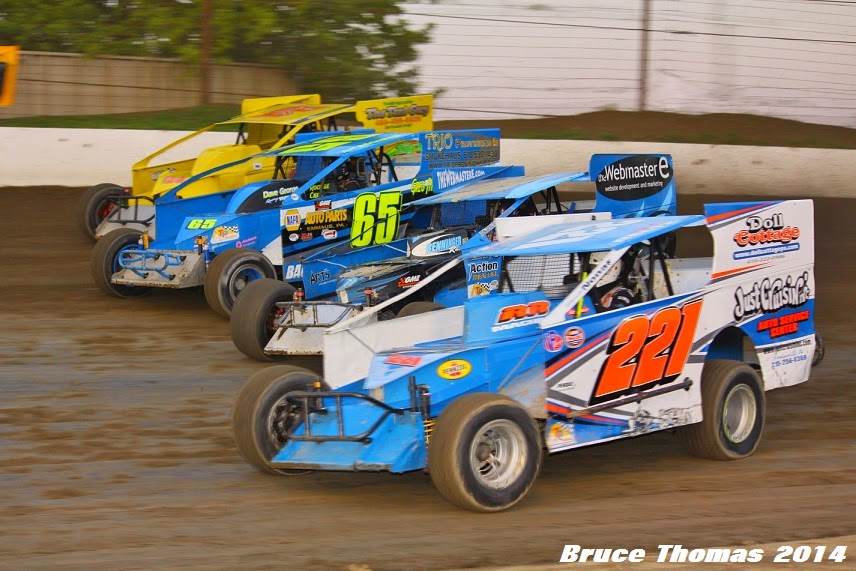 COWPATTY NATION: FOUR ABREAST ! (Bruce Thomas photo)